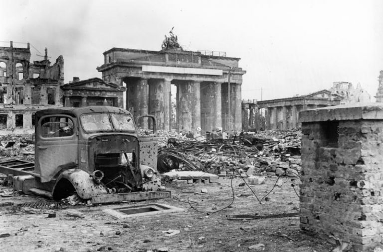 Das Brandenburger Tor am Pariser Platz in Berlin Mitte