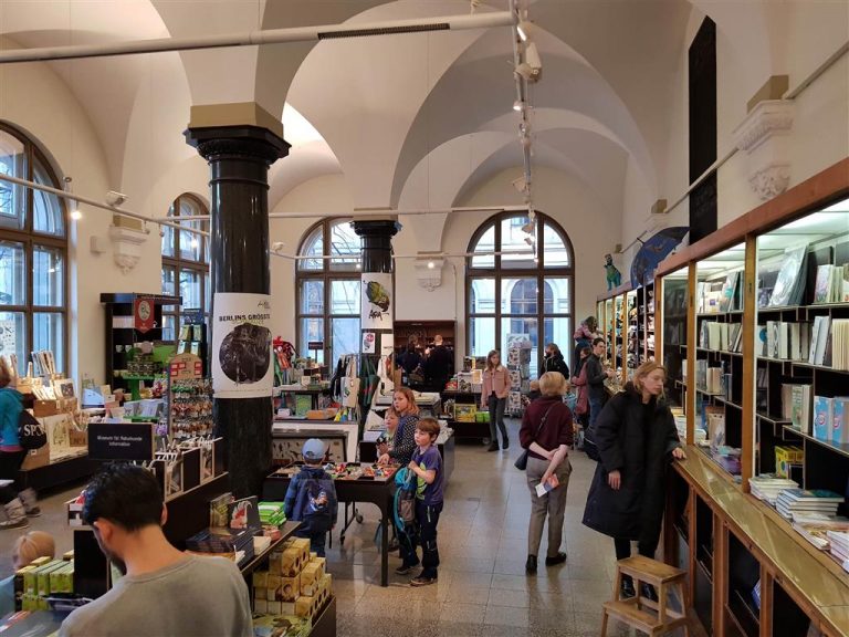 Was wird im Naturkundemuseum Berlin ausgestellt?